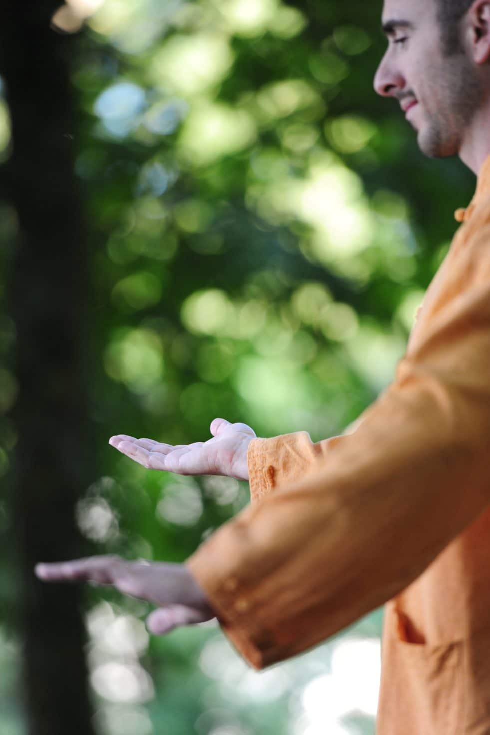 Pratique du Qi Qong | Santé Tradition par Yannick Bizien